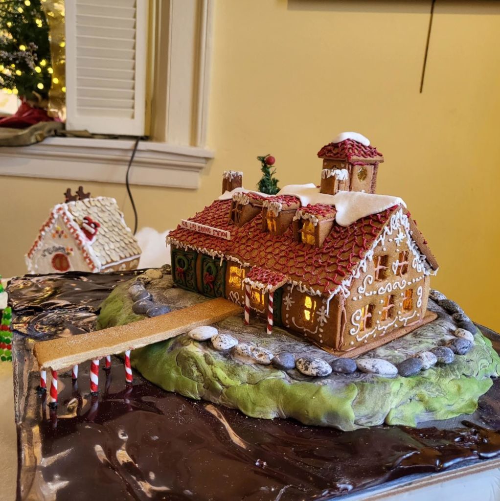 Thanksgiving Gingerbread House: Sweet and Festive Tradition